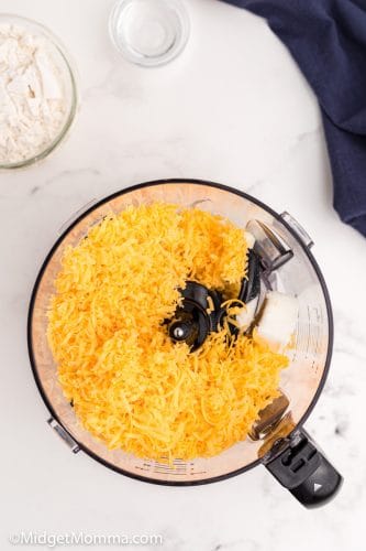 Homemade Cheez-Its Crackers Recipe (Cheddar Cheese Crackers)