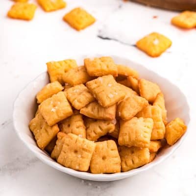 Homemade Cheez-Its Crackers Recipe (Cheddar Cheese Crackers)