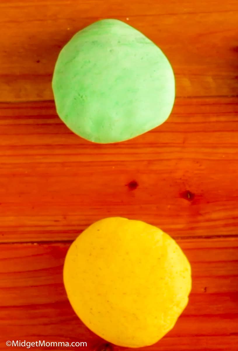 Scented Homemade Playdough Recipe (Done in under 15 minutes!)