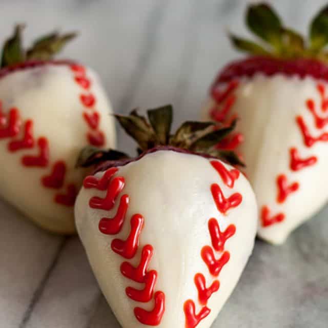 Baseball Chocolate Covered Strawberries • MidgetMomma