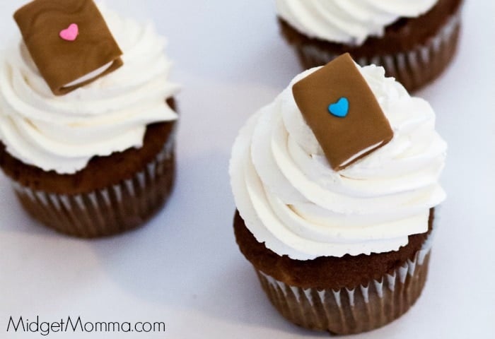 Book Cupcake - Homemade cupcakes with Fondant Books • MidgetMomma