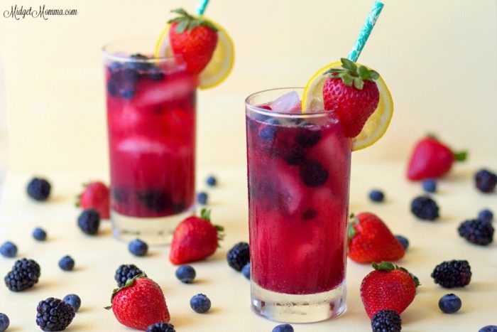 Refreshing Berrylicious Lemonade • MidgetMomma