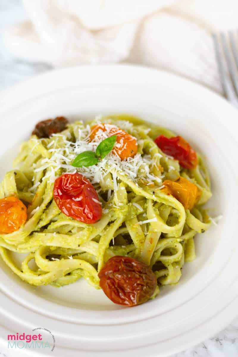 Creamy Avocado Pasta - Pasta Dinner Recipe • MidgetMomma
