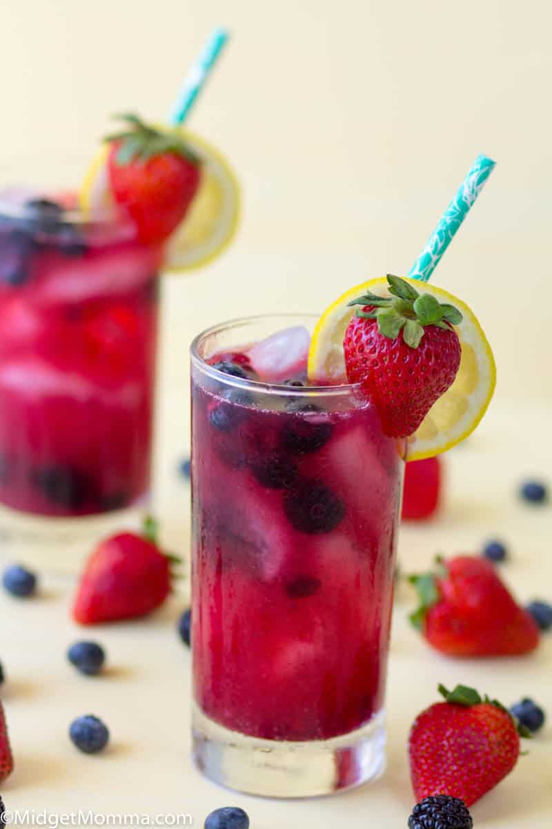 Refreshing Berry Lemonade (Made with Strawberries, Blueberries ...