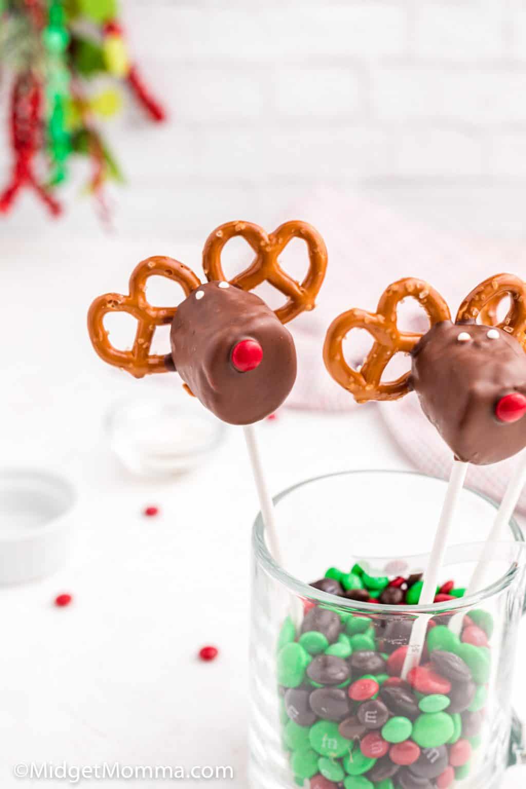 Reindeer Marshmallow Pops. Easy Christmas Treat Recipe