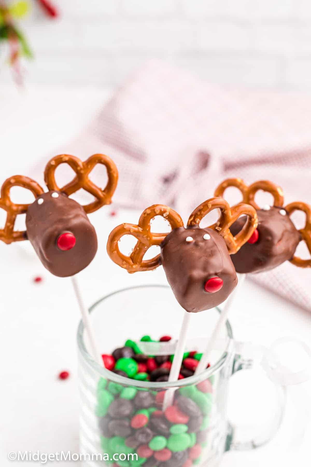 Reindeer Marshmallow Pops. Easy Christmas Treat Recipe
