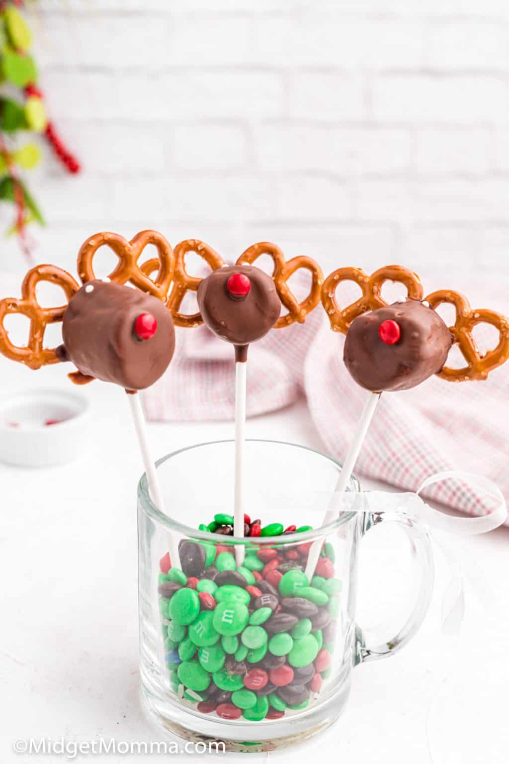 Reindeer Marshmallow Pops. Easy Christmas Treat Recipe