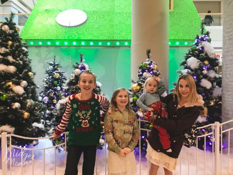 5 Reasons to Visit Santa HQ For an AMAZING Santa Experience! • MidgetMomma