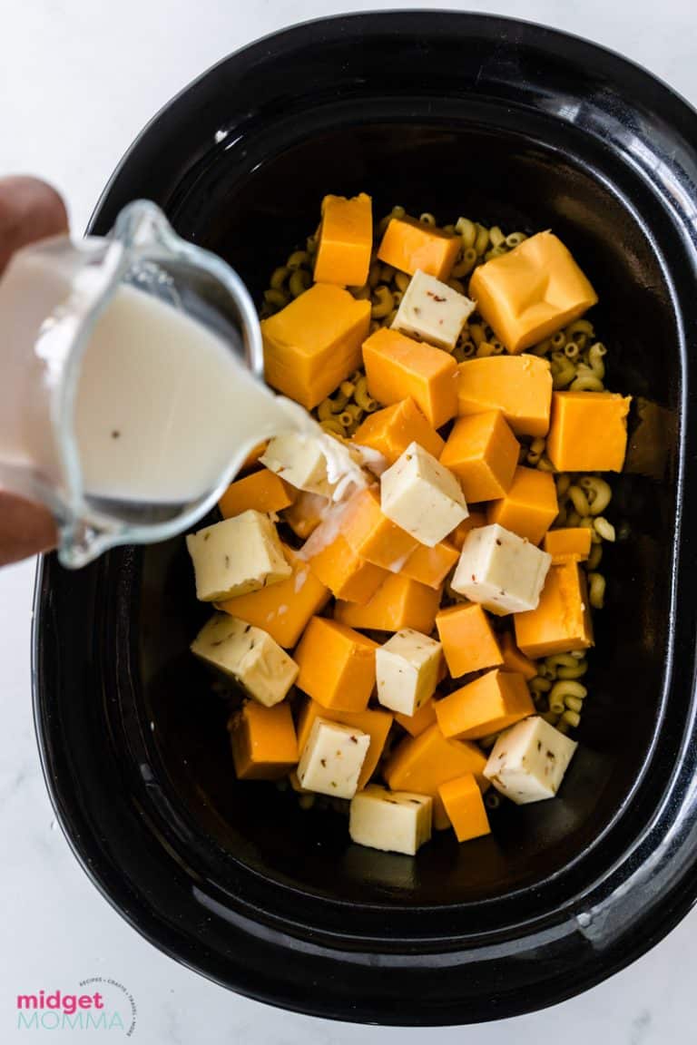 Slowcooker Macaroni and Cheese • MidgetMomma