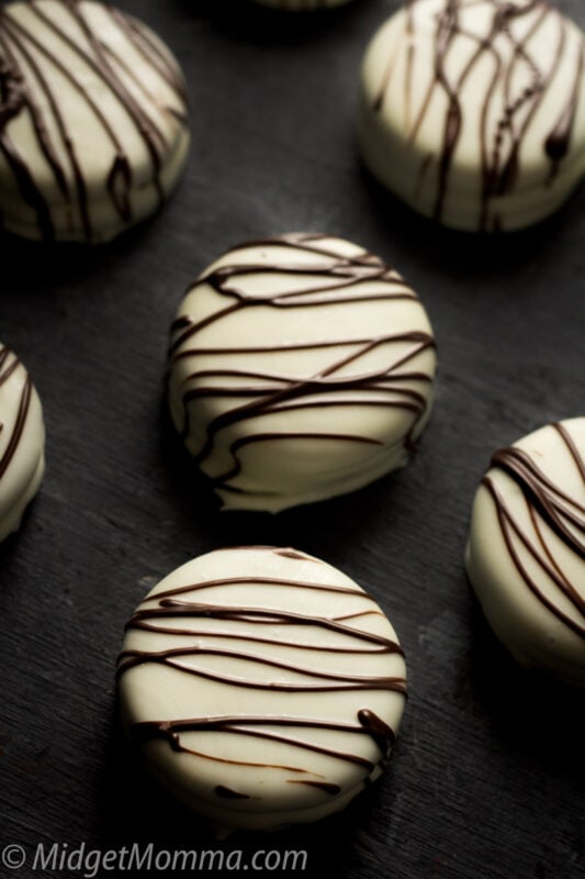 How to Make Chocolate Covered Oreos • MidgetMomma