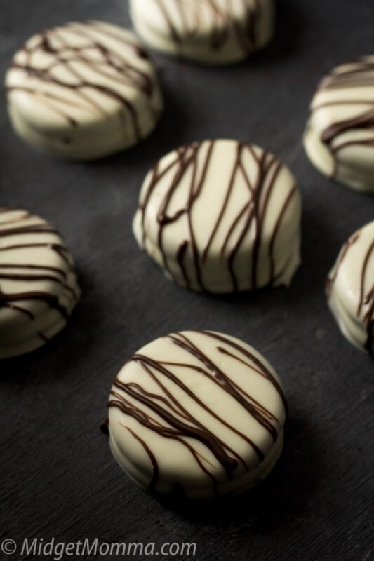 How to Make Chocolate Covered Oreos • MidgetMomma