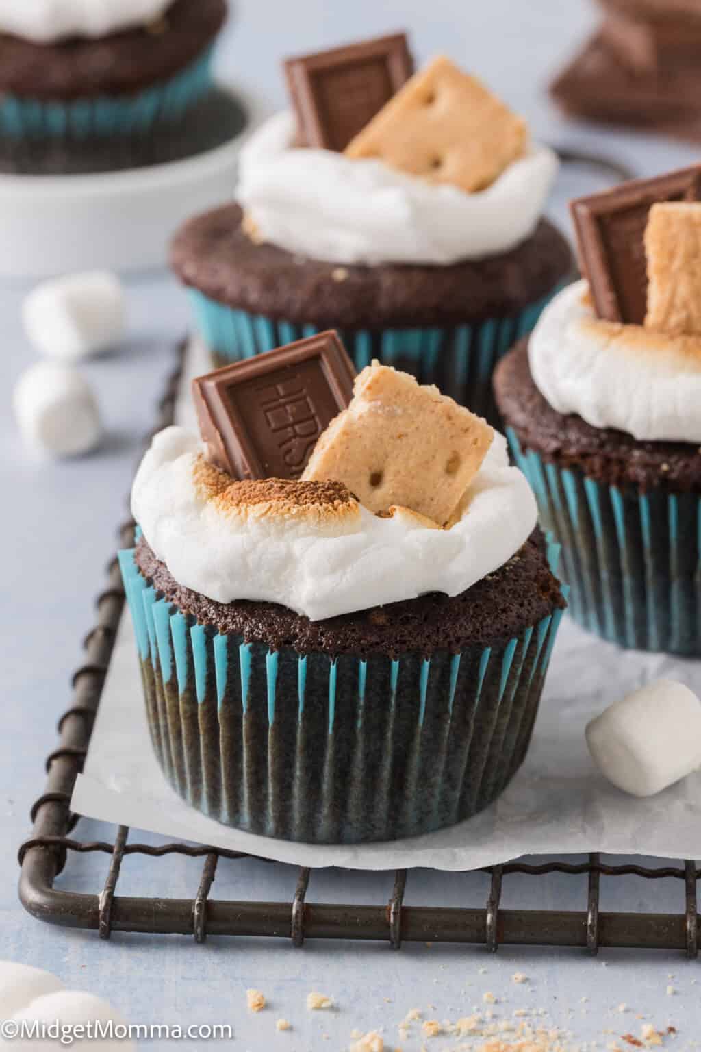 S'mores Cupcakes Recipe • MidgetMomma
