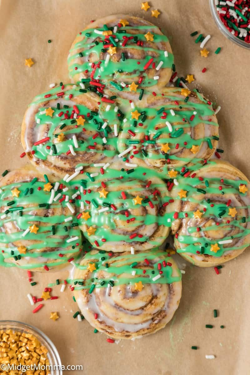 EASY Cinnamon Roll Christmas Tree • MidgetMomma