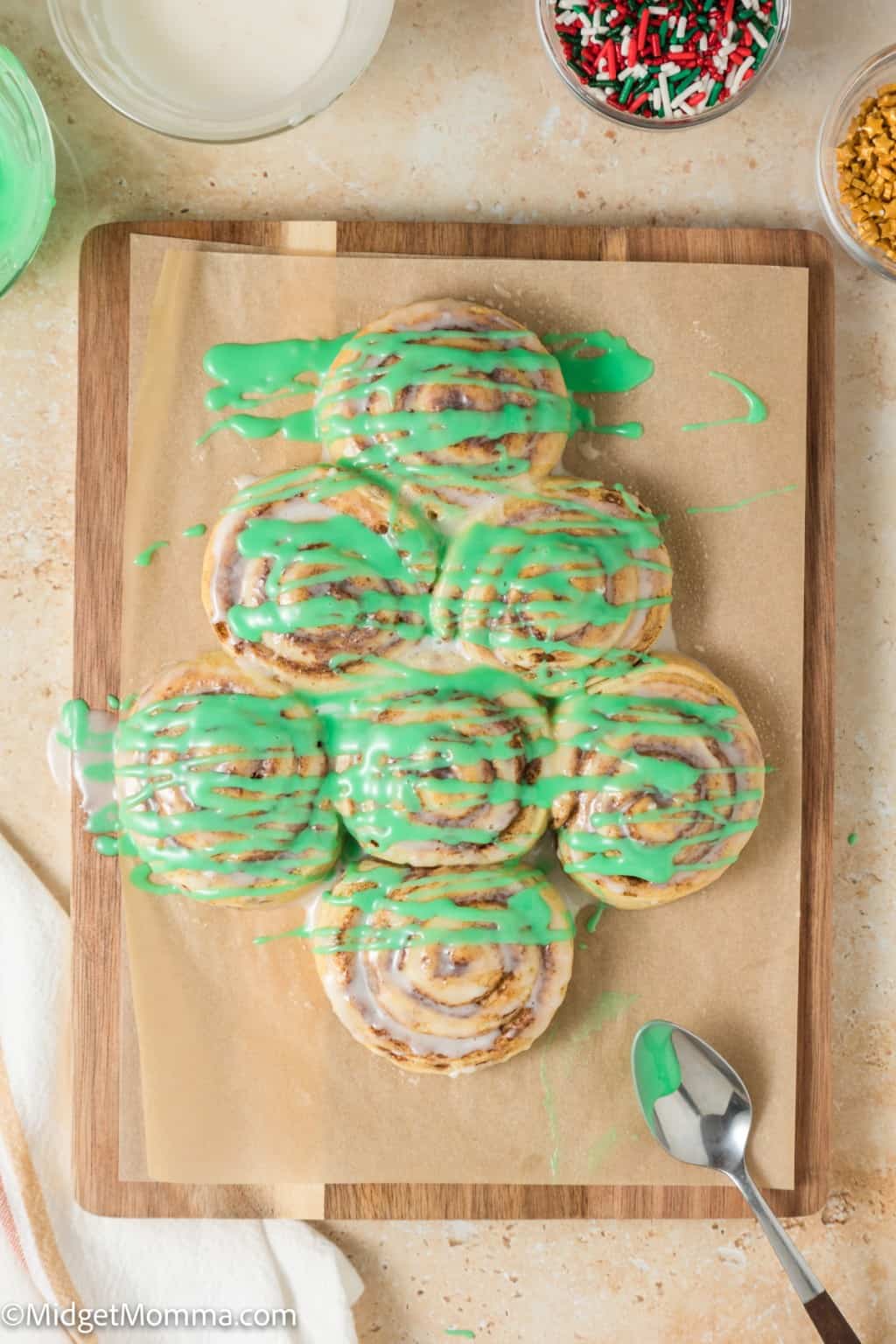 EASY Cinnamon Roll Christmas Tree • MidgetMomma