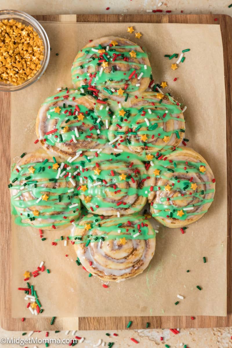 EASY Cinnamon Roll Christmas Tree • MidgetMomma