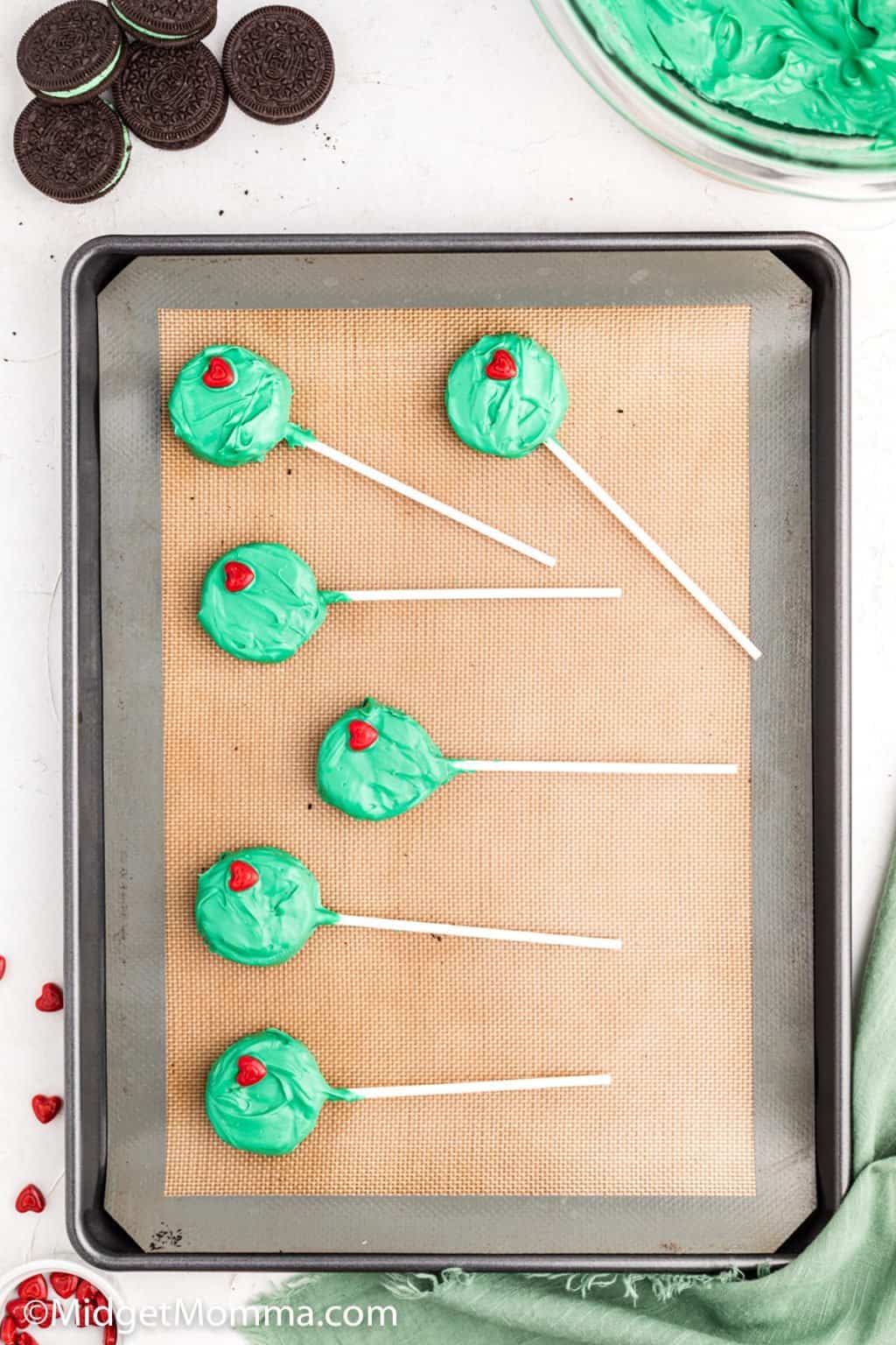 The Grinch Oreo Pops (Christmas Chocolate Covered Oreos)