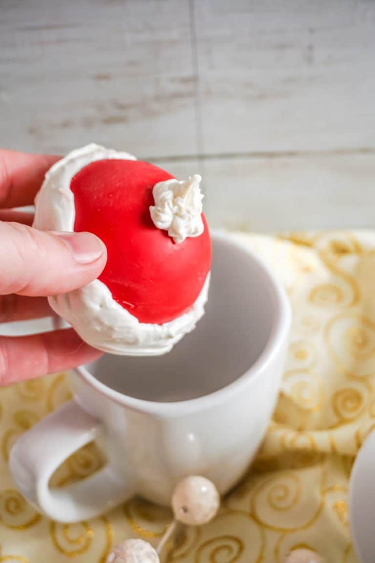 Santa Hot Chocolate Bombs (Easy Hot Chocolate Bombs) • MidgetMomma