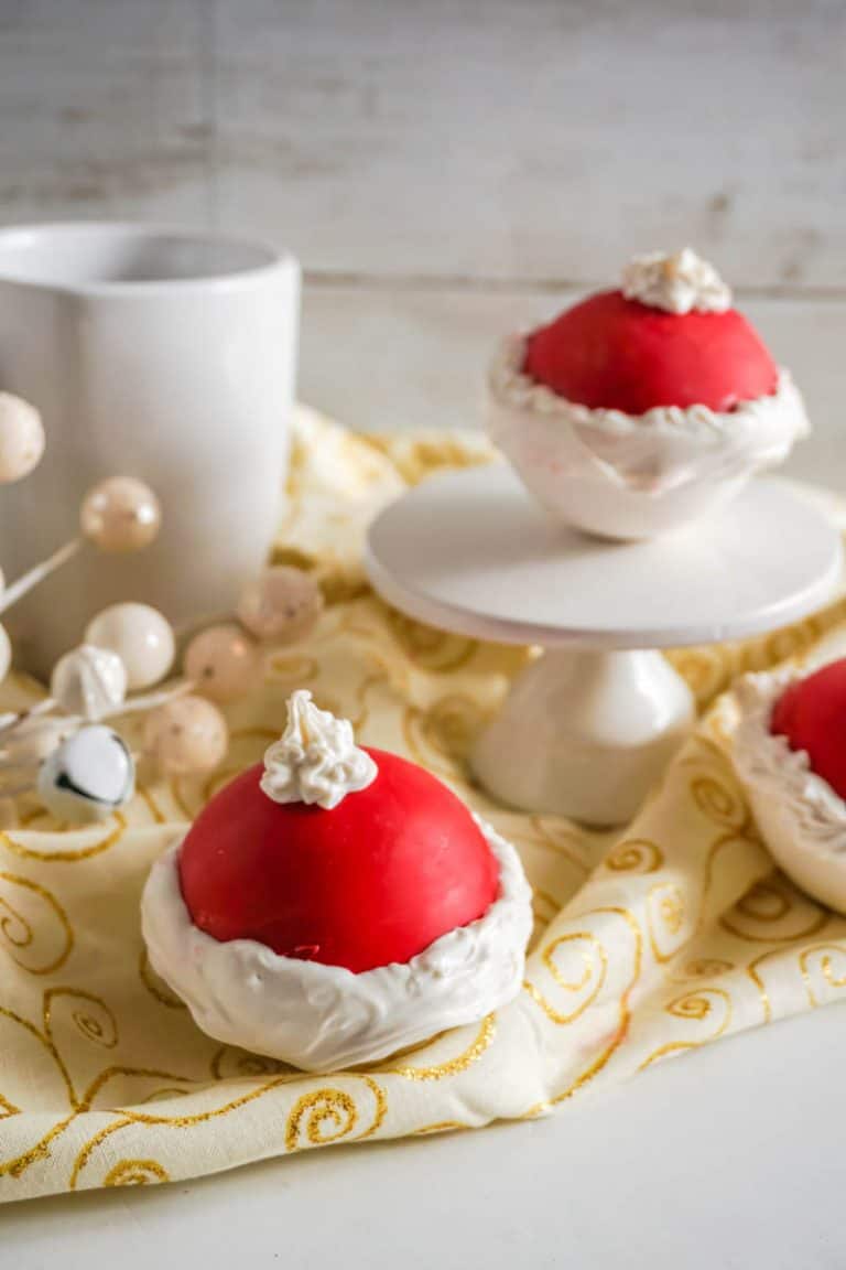 Santa Hot Chocolate Bombs (Easy Hot Chocolate Bombs) • MidgetMomma