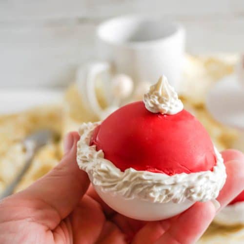 Santa Hot Chocolate Bombs (Easy Hot Chocolate Bombs) • MidgetMomma