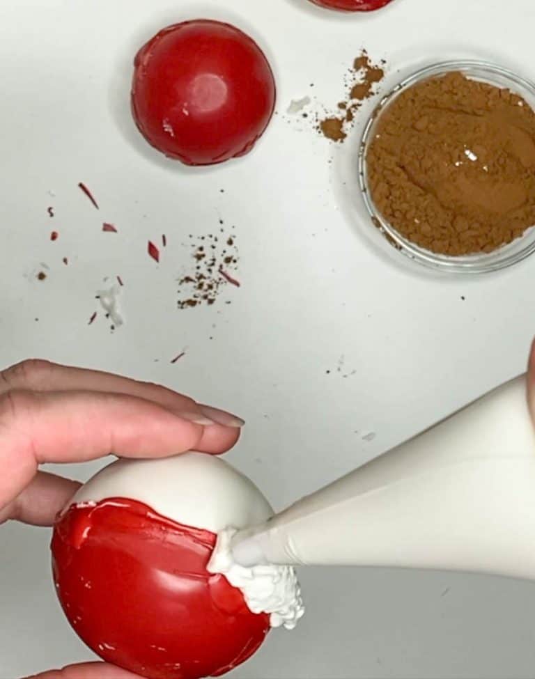 Santa Hot Chocolate Bombs (Easy Hot Chocolate Bombs) • MidgetMomma