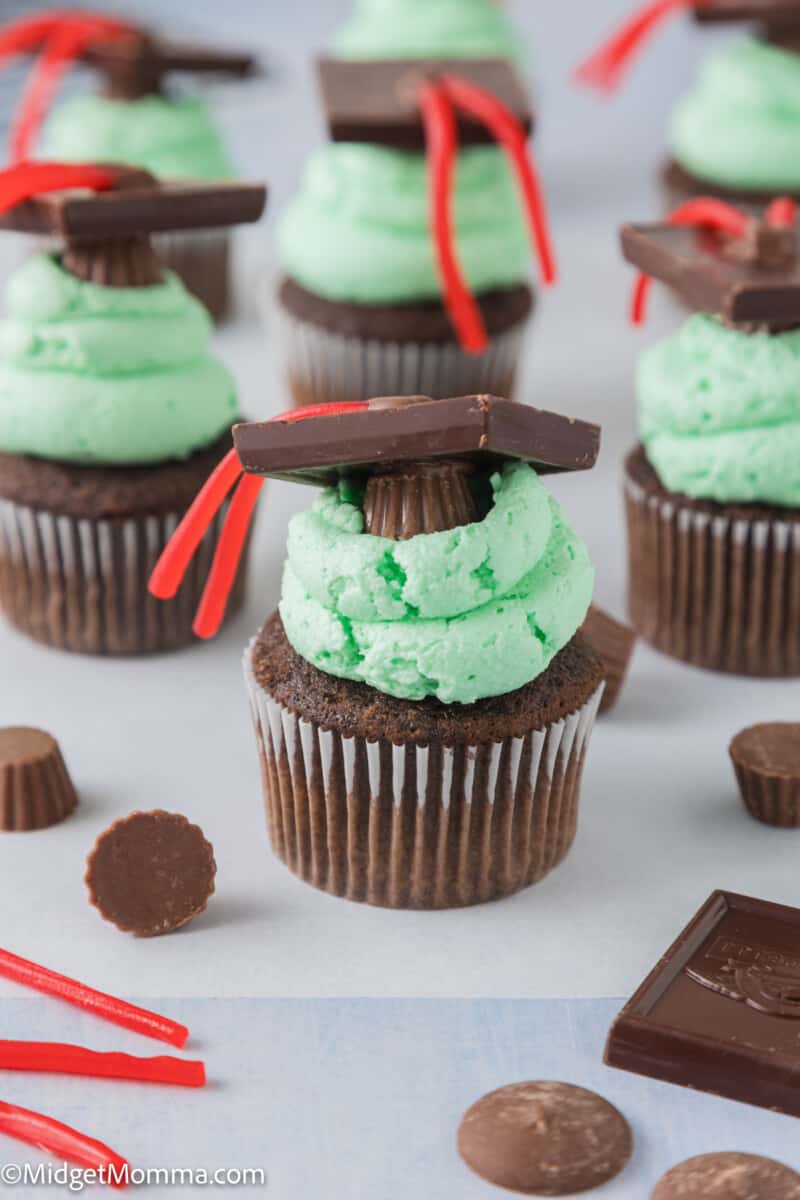 Easy Graduation Cap Cupcakes • MidgetMomma