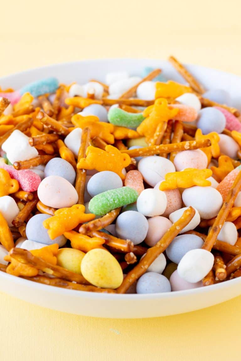 Easy Bunny Bait Easter Trail Mix Recipe • MidgetMomma