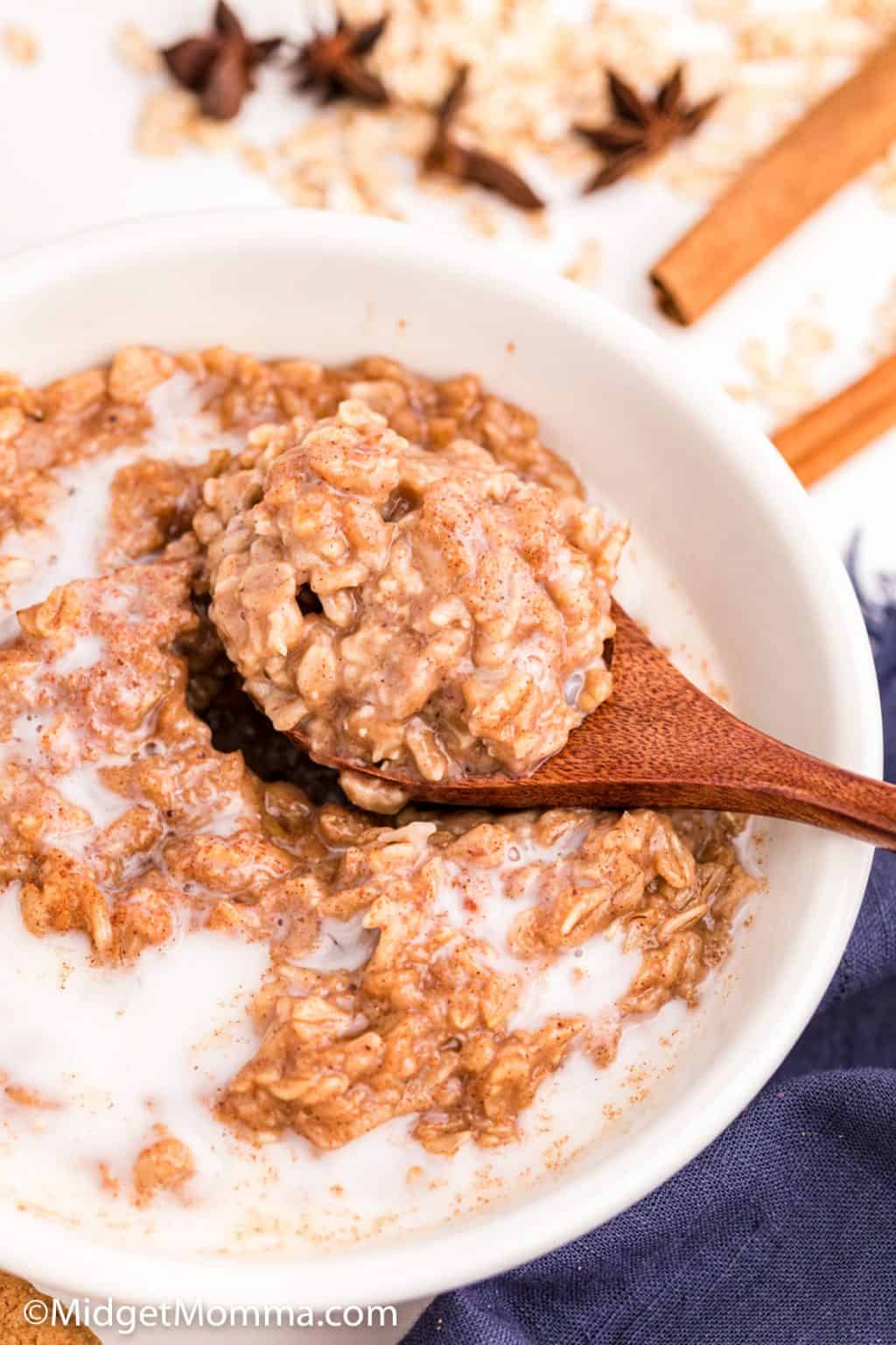 Gingerbread Oatmeal Recipe (Done in 10 minutes!)