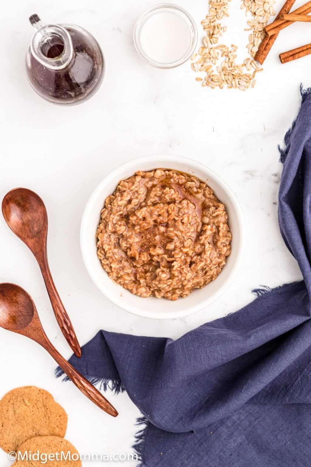 Gingerbread Oatmeal Recipe (Done in 10 minutes!)