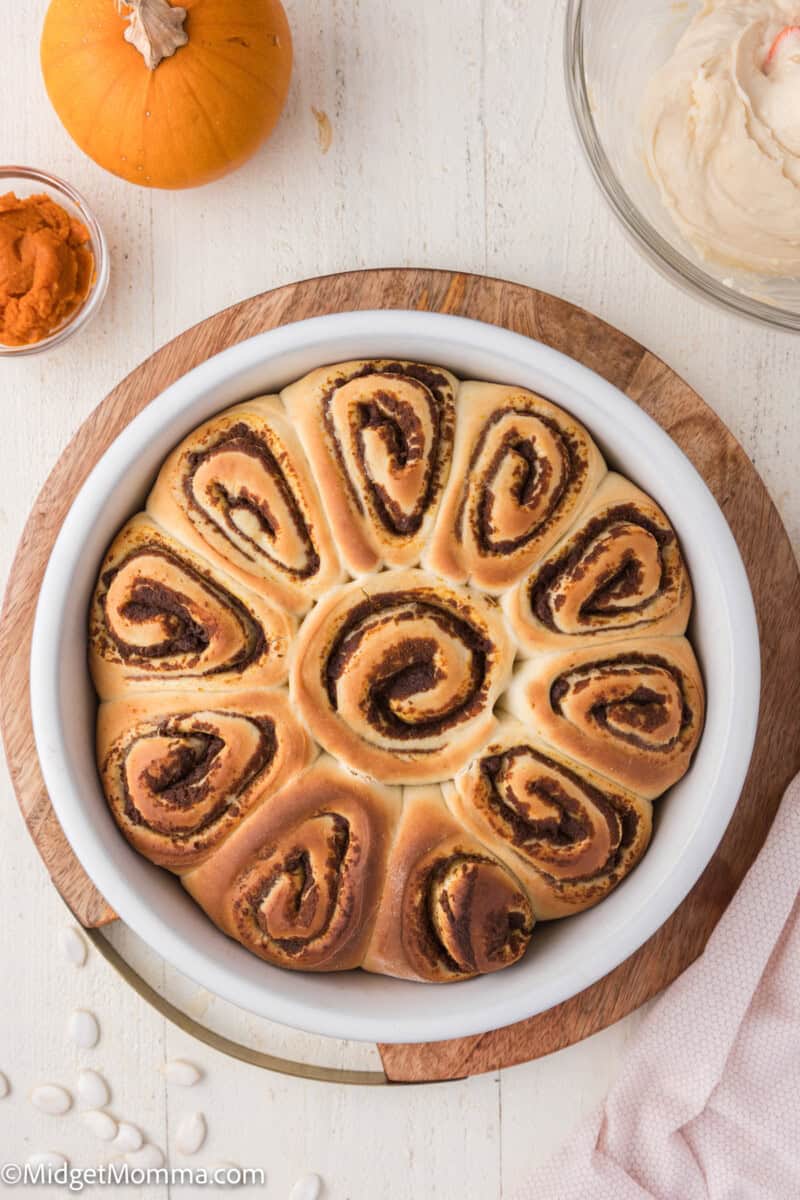 Pumpkin Pie Cinnamon Rolls • MidgetMomma