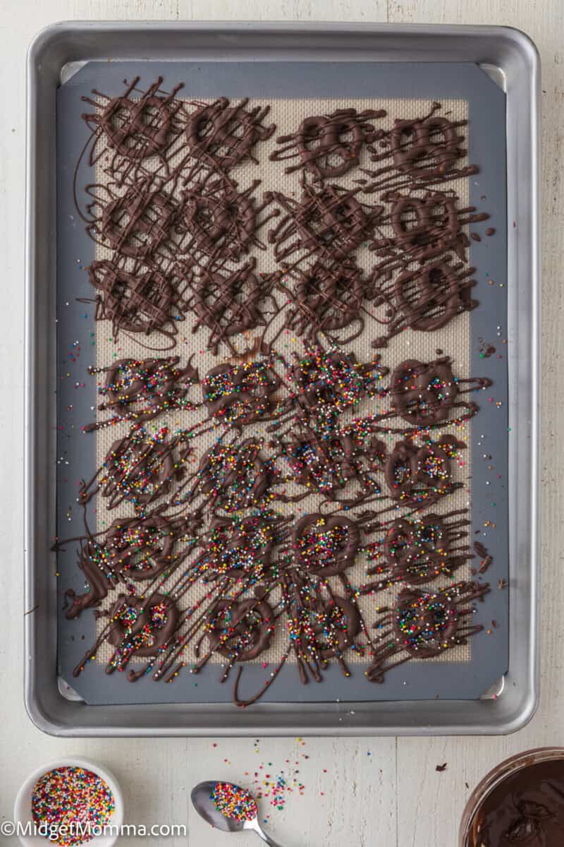Chocolate Covered Pretzels Recipe • MidgetMomma
